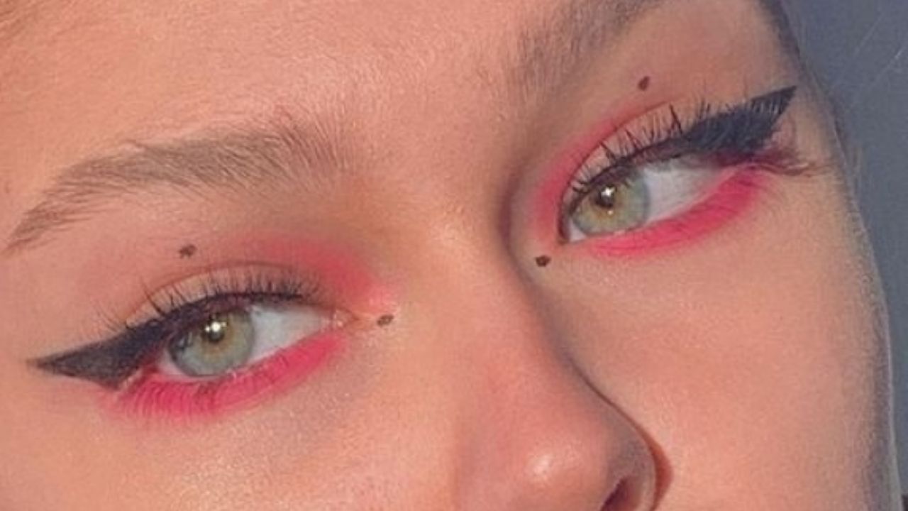 Levanta El Párpado Caído Con El Sraight Eyeliner El Maquillaje Que